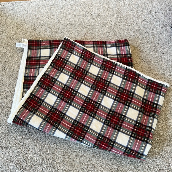 Pottery Barn | Holiday | Pottery Barn Stewart Plaid With Sherpa Back ...